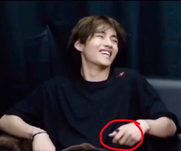 BTS' V has a habit of smoking electronic cigarettes, these are the proves