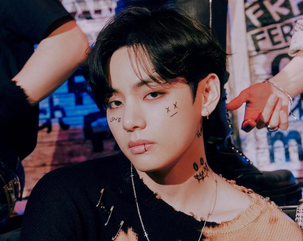 BTS' Taehyung worries ARMY with a leg injury. Check out the photo