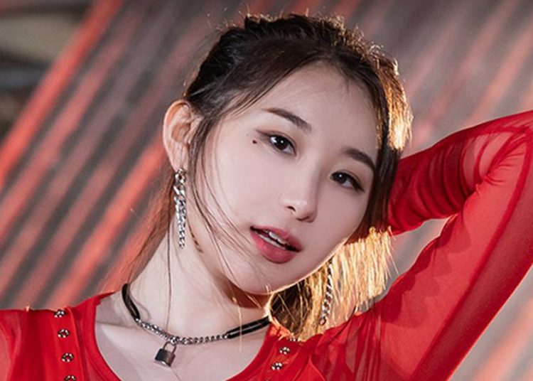 IZ*ONE member Lee Chae Yeon will release her solo debut album next month