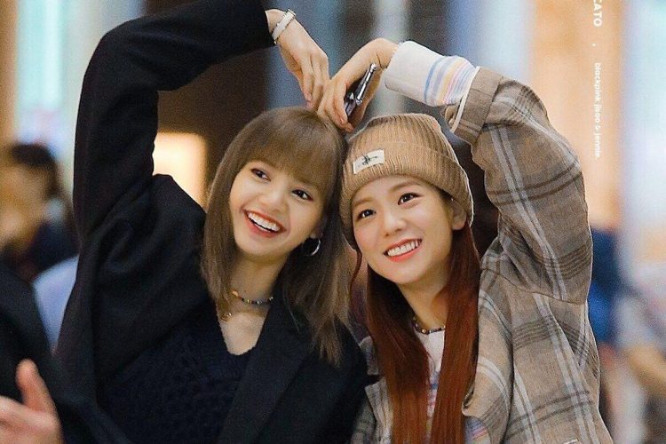 BLACKPINK's Lisa responds to a proposal of marriage together with Jisoo