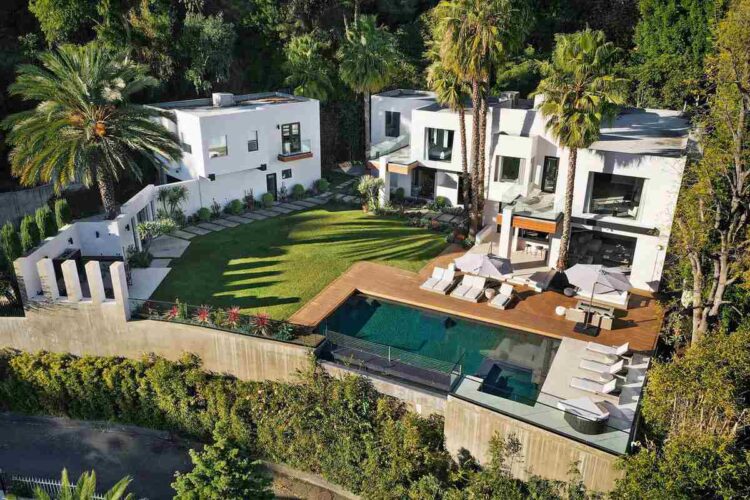 This is Bad Bunny's millionaire mansion