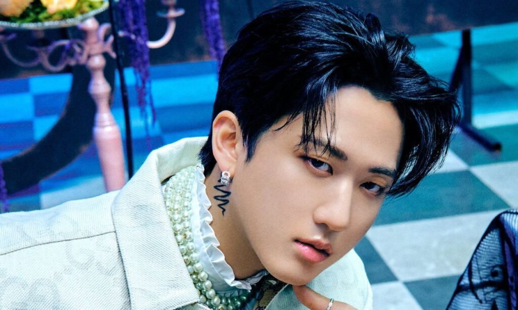 Stray Kids' Changbin teases fans after showing up shirtless in Australia