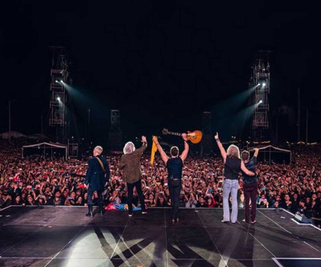Joe Elliott, lead singer of Def Leppard, was hospitalized in emergency room