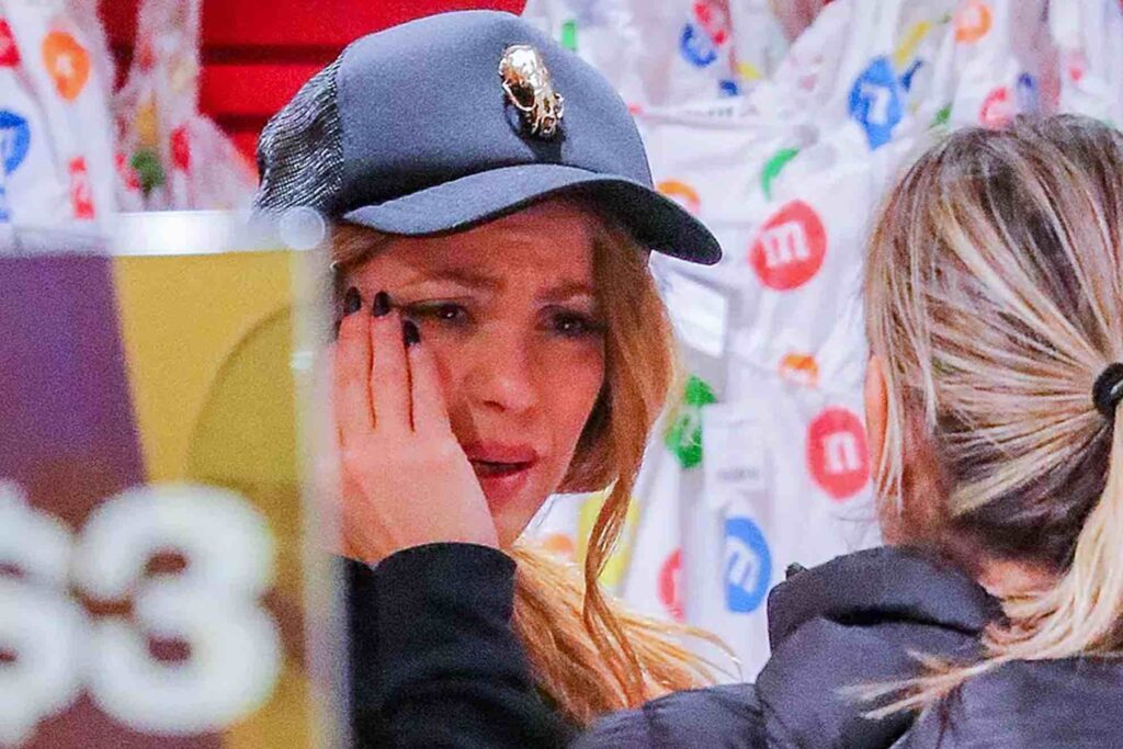 Shakira is caught crying inconsolably in the U.S.