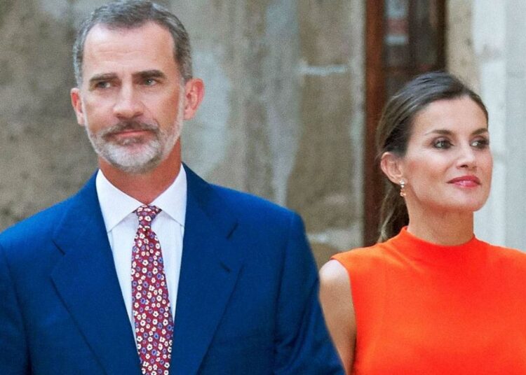 Queen Letizia makes a fool of King Felipe VI with this unusual gesture