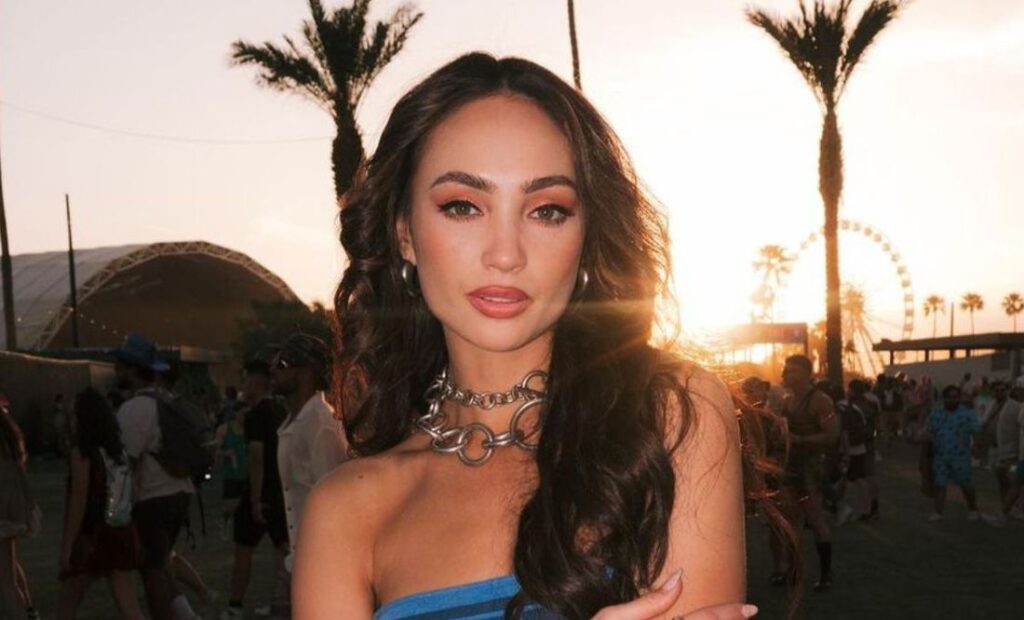 R'Bonney Gabriel Miss Universe 2022 reappears in U.S. and shuts haters ...