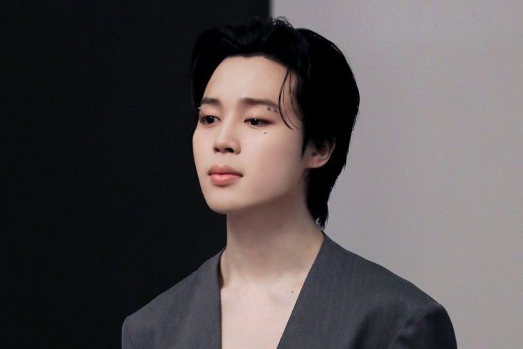 Jimin from BTS strolls in the United Kingdom with a lucky ARMY