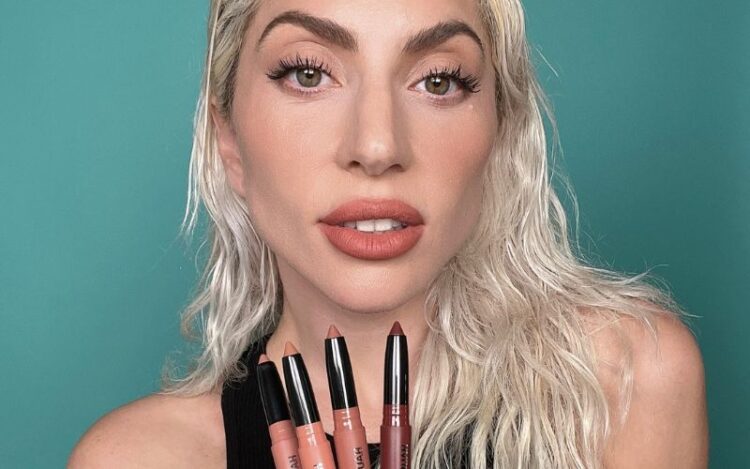 Lady Gaga shocks fans with her new look and is criticized for her ...