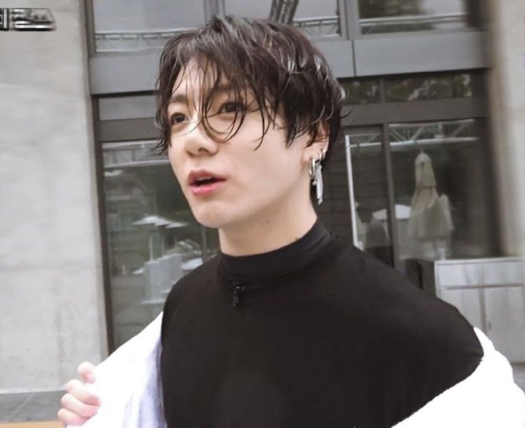 3 photos of BTS' Jungkook without makeup that show that he is also ...