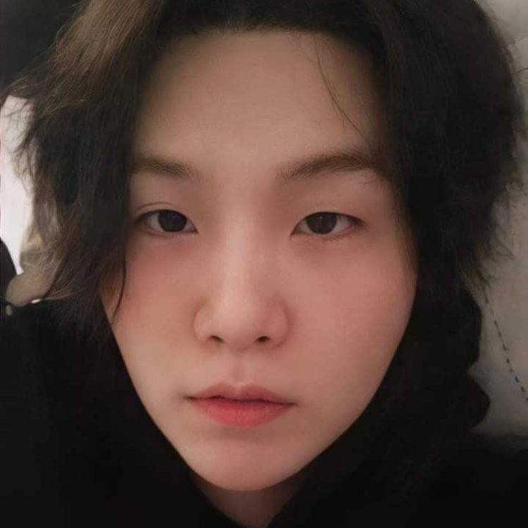 3 photos of BTS' Suga that confirm he doesn't need makeup at all