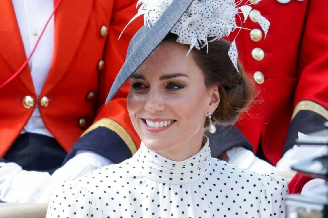 Kate Middleton's hidden scar on her head is exposed. Did she have an ...