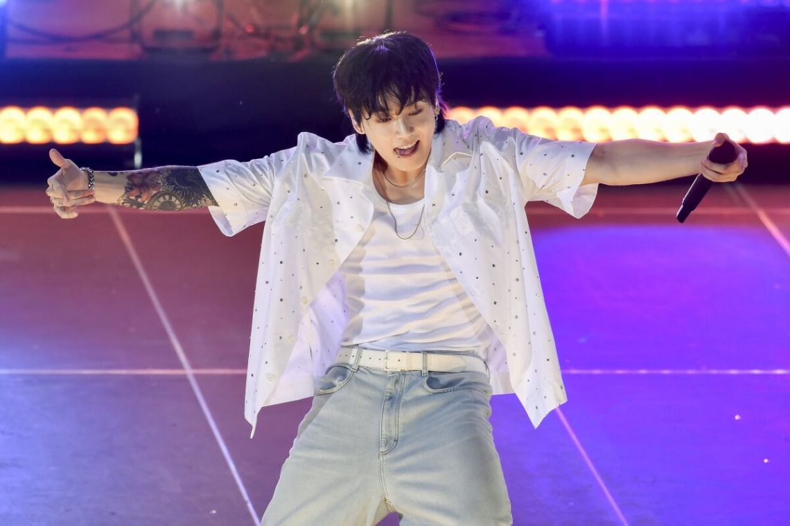 BTS' Jungkook drives his ARMYs crazy with sexy dance moves for 'SEVEN'