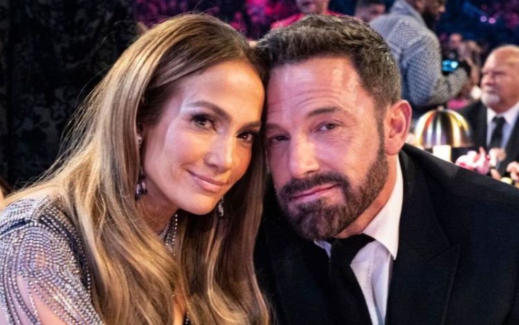 Jennifer Lopez begins to set the trend this summer, modeling on the ...