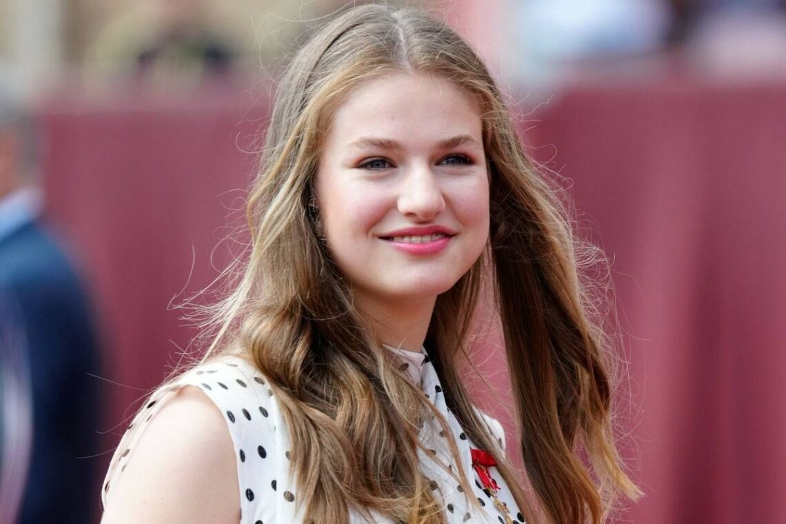 Princess Leonor already wears military uniform and the first images ...