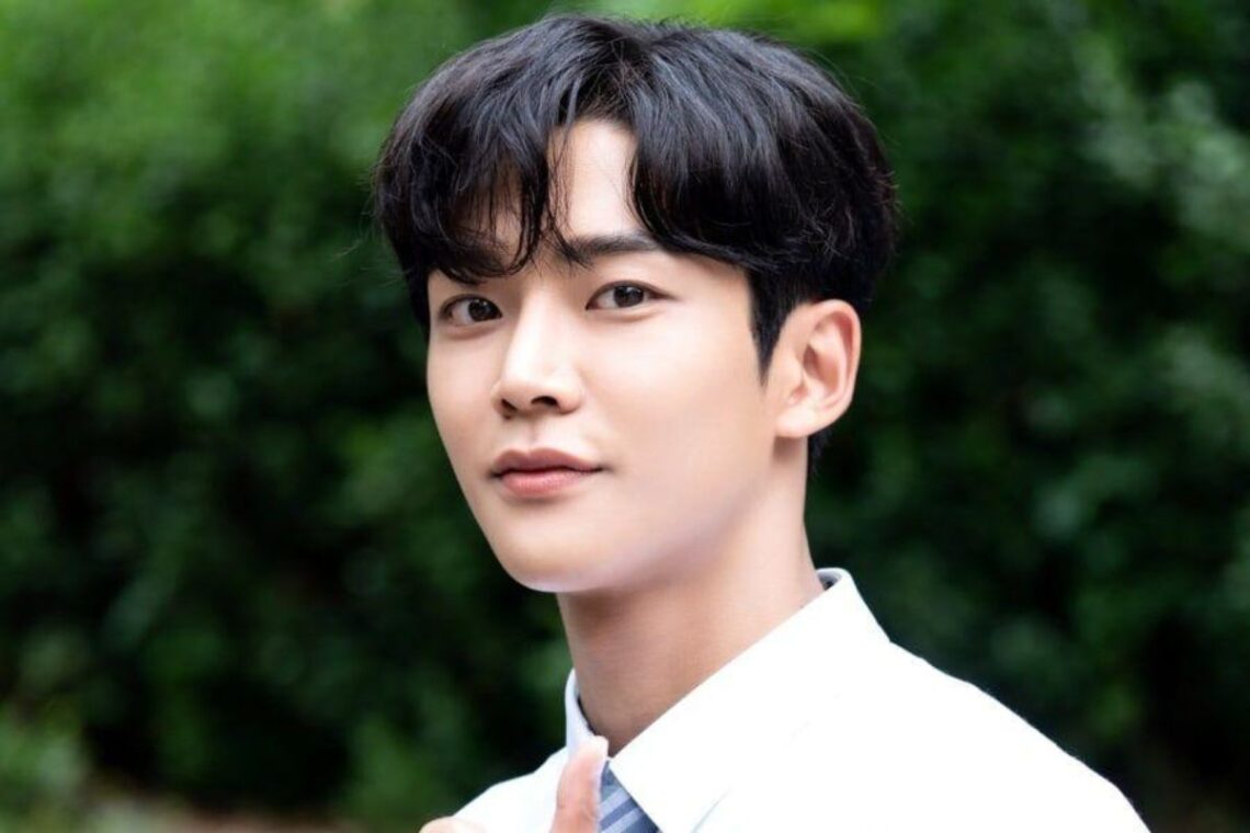Rowoon demonstrates why he is the most beautiful character in Netflix’s ...