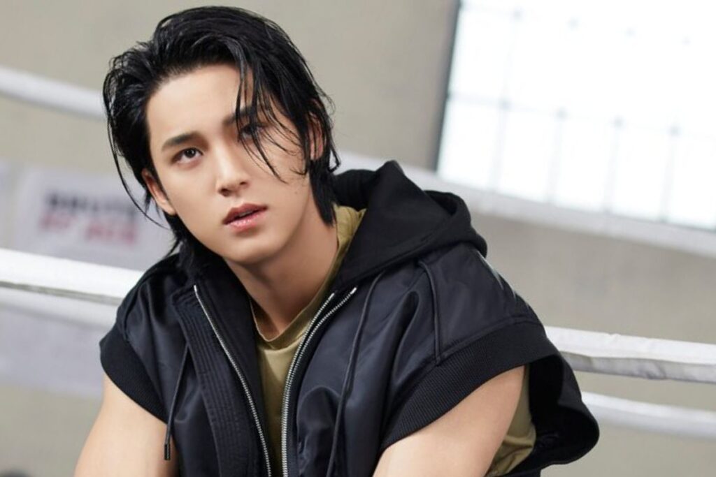 SEVENTEEN's Mingyu is accused of being daring for showing too much on networks