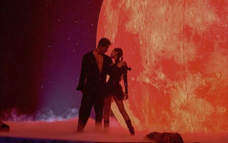 BLACKPINK's Jennie keeps promoting her new single with a new stage mix ...