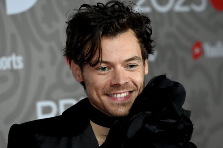 Harry Styles officially debuts his new shaved head