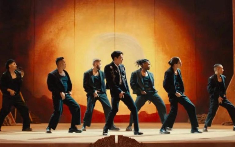 Jungkook releases the "Standing Next to You" dance practice video