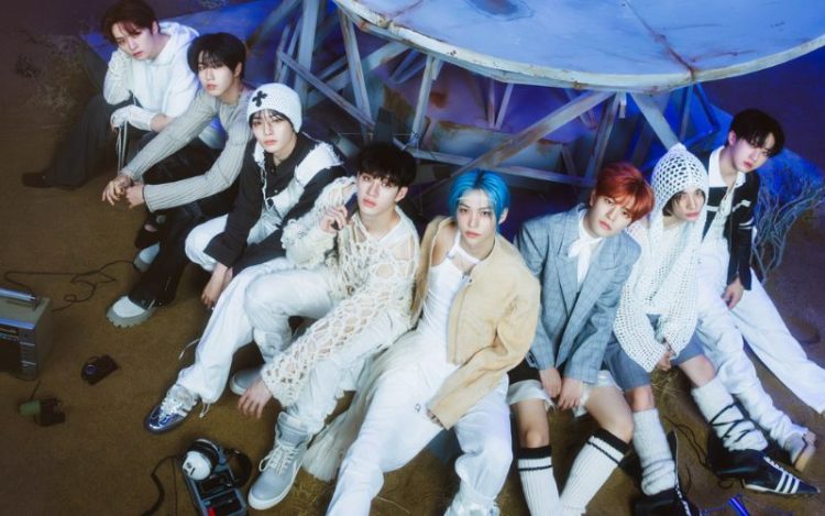 Stray Kids released the teaser of "락 (樂) (LALALALA)"