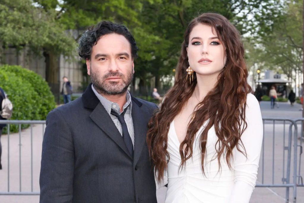 Johnny Galecki secretly married