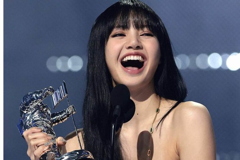 BLACKPINK's Lisa drops a hint that seemingly confirms her relationship ...