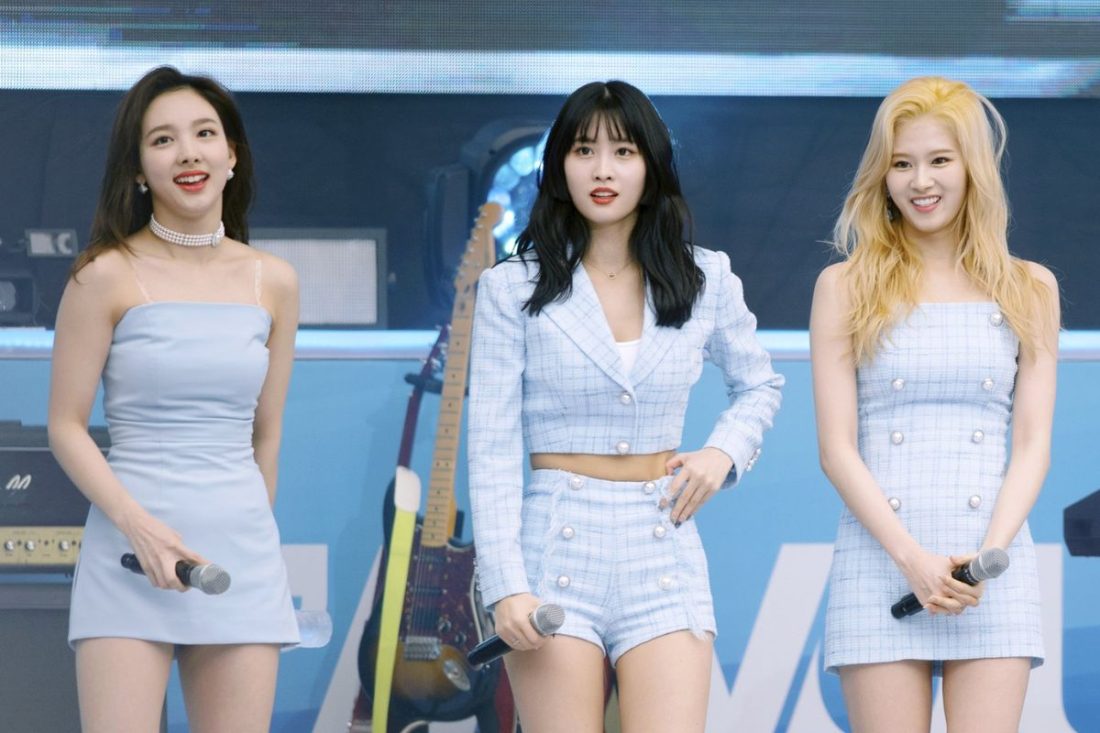 TWICE: Momo's shocking reaction to seeing Nayeon and Sana kiss on the lips