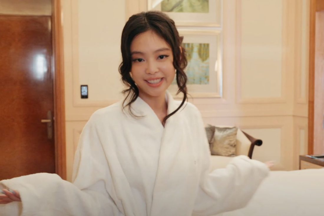 BLACKPINK’s Jennie shows her routine before the Chanel Show in Paris