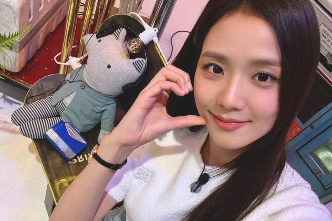 BLACKPINK’s Jisoo reveals the black cover for “AMORTAGE”