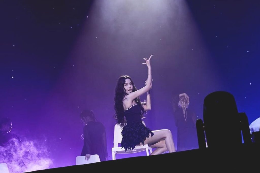 BLACKPINK's Jisoo kicks off the “Lights, Love, Action!” solo fan ...