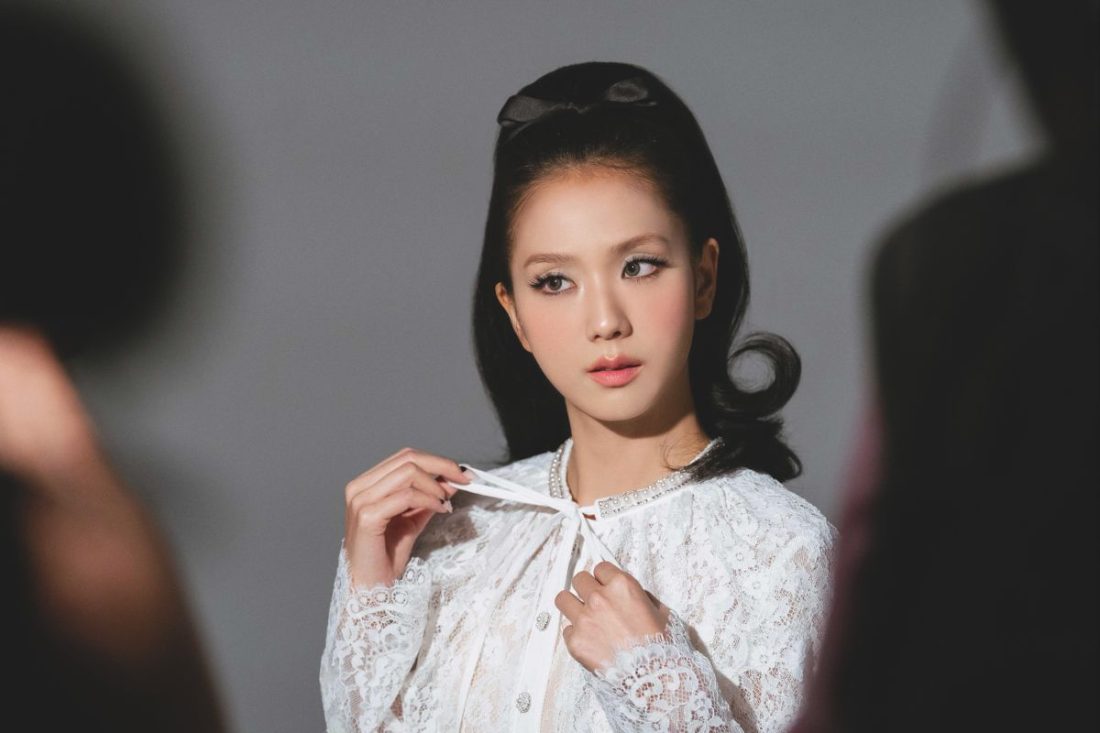BLACKPINK’s Jisoo showcases all of her doll-like beauty in new campaign ...