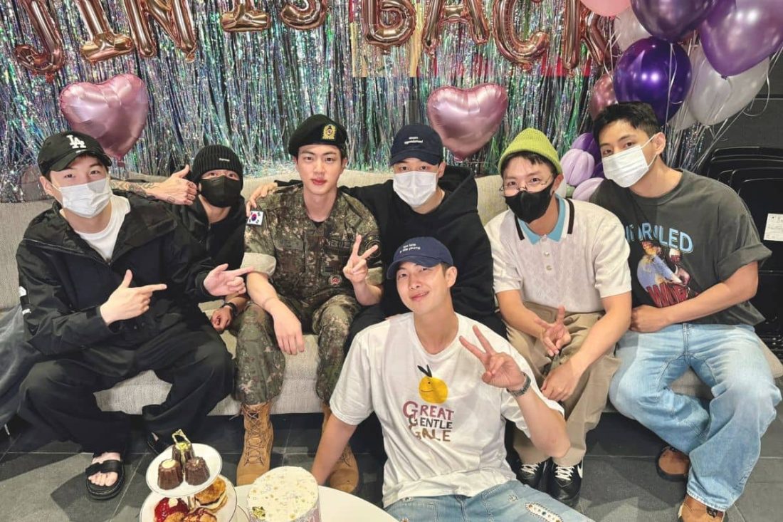 BTS' V reveals he is "married" and talks about his "baby" for the first ...