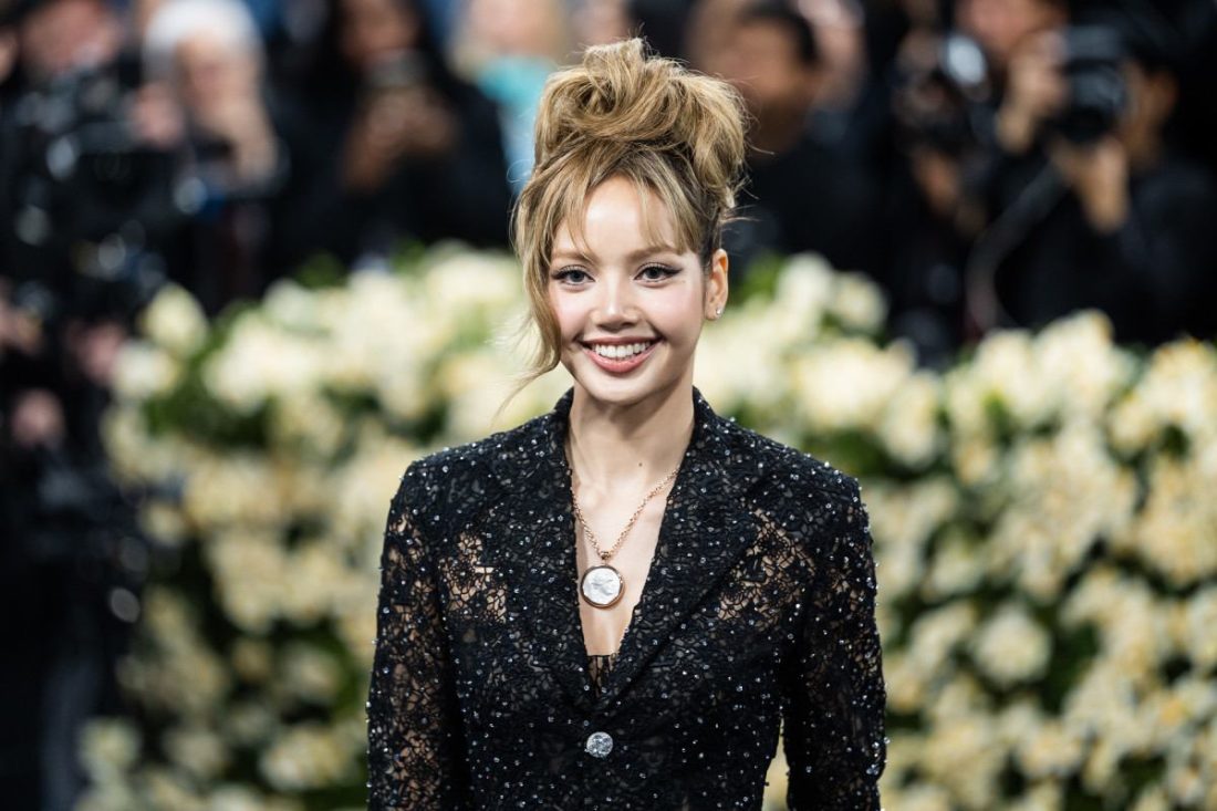 Lisa 2025 Met Gala drama: The BLACKPINK star eats hot dogs, not hate