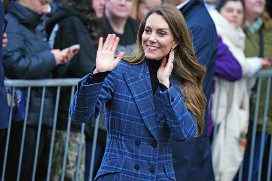 Princess Kate Middleton designs clothing to support the British fashion ...