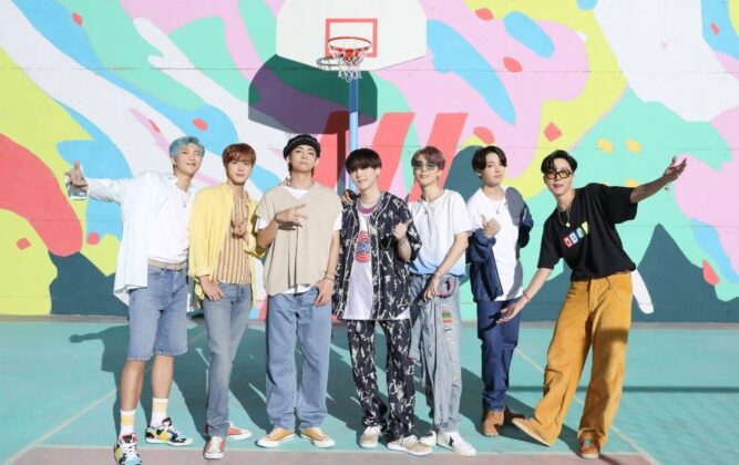 'Dynamite' de BTS lleva a la boy band a otro nivel y se apoderan del ...