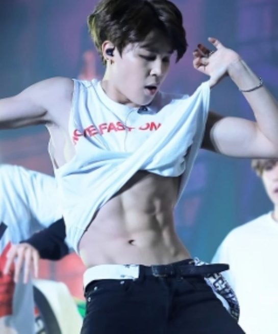 Las fotos de BTS sin camisa que han enloquecido por completo a ARMY