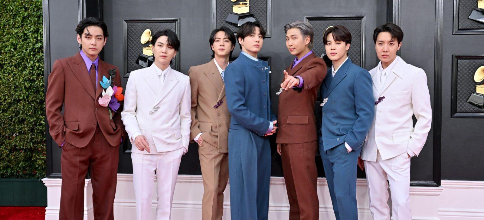 BTS agradece a ARMY todo su apoyo con una salida al cine(VÍDEO)