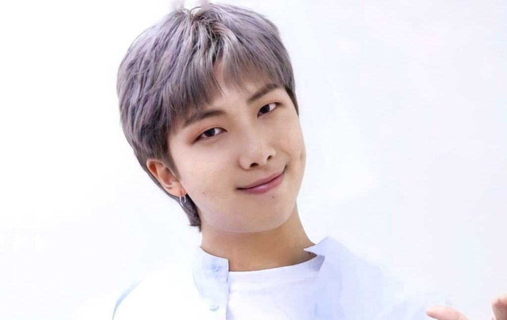 Filtran supuesta foto de RM de BTS captado con piercings en su pecho