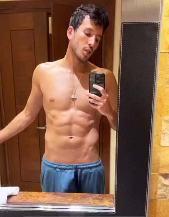 Sebastián Yatra muestra su miembro en dos fotografías y sacude las redes