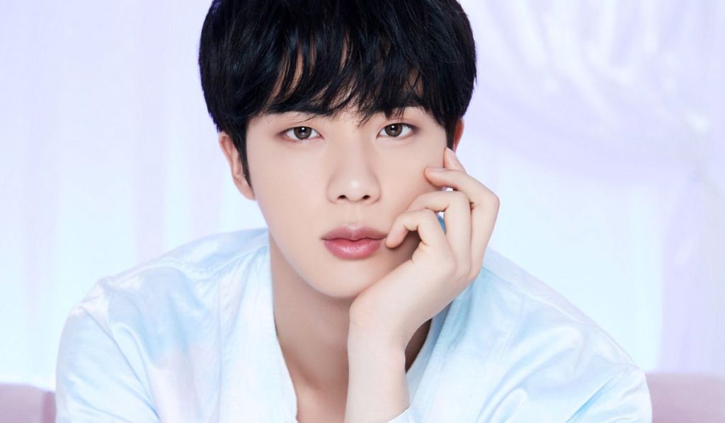 Jin de BTS presenta su nuevo look con cabello corto para el servicio ...