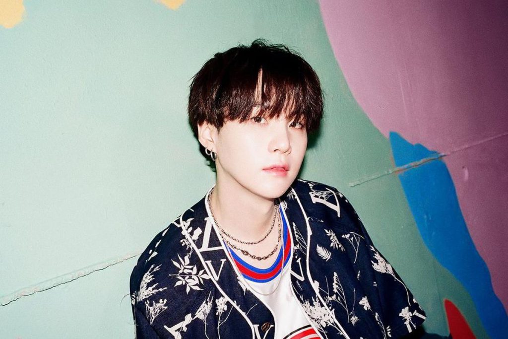 Suga de BTS se quita la camisa por primera vez y dejó en shock al ARMY