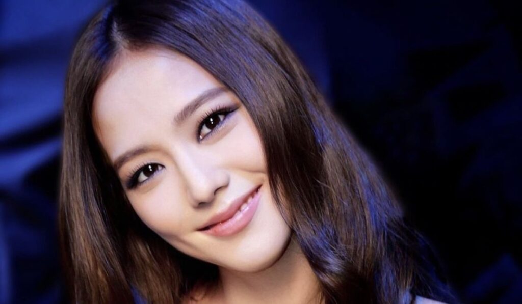 Jisoo de BLACKPINK revela detalles ocultos de su primer álbum en solitario