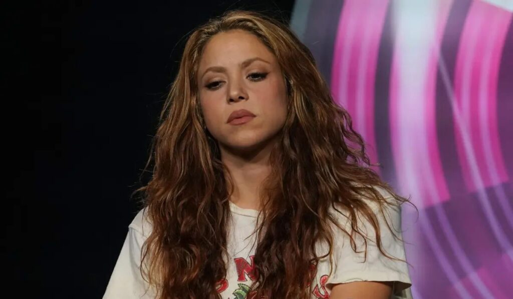 Shakira es captada llorando después de su presentación con Bizarrap en ...