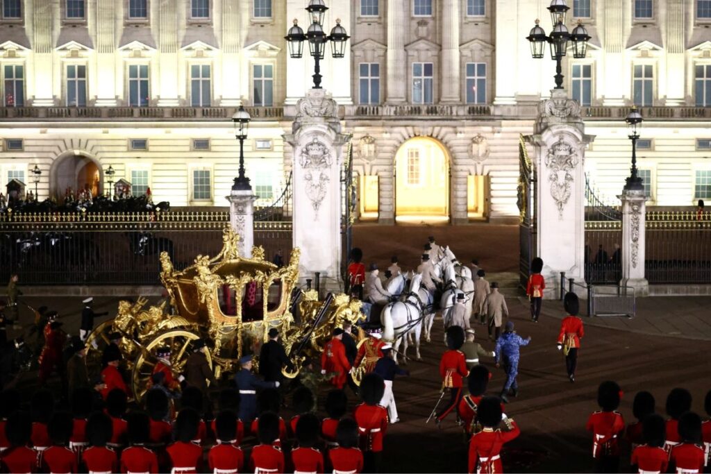 Así ha sido el ensayo de coronación del rey Carlos III y la reina ...