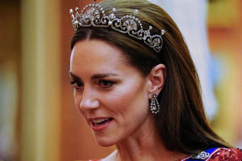 Kate Middleton podría no usar tiara en la coronación del rey Carlos III ...