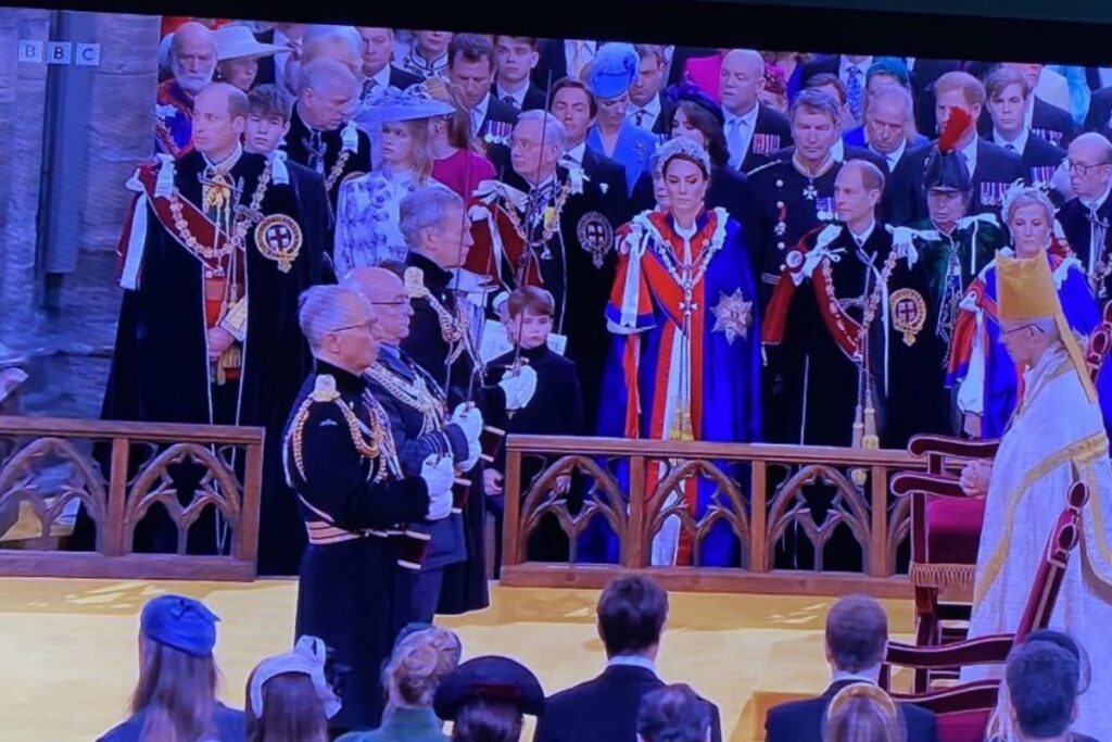 La extraña mirada que el príncipe Harry le dio al príncipe William y a ...