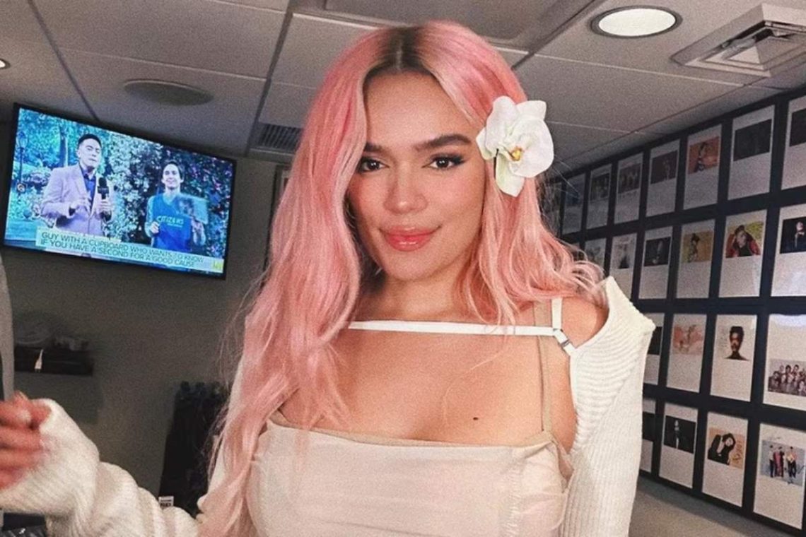 Karol G y su paso por la Semana de la Moda en París con su hermoso vestido