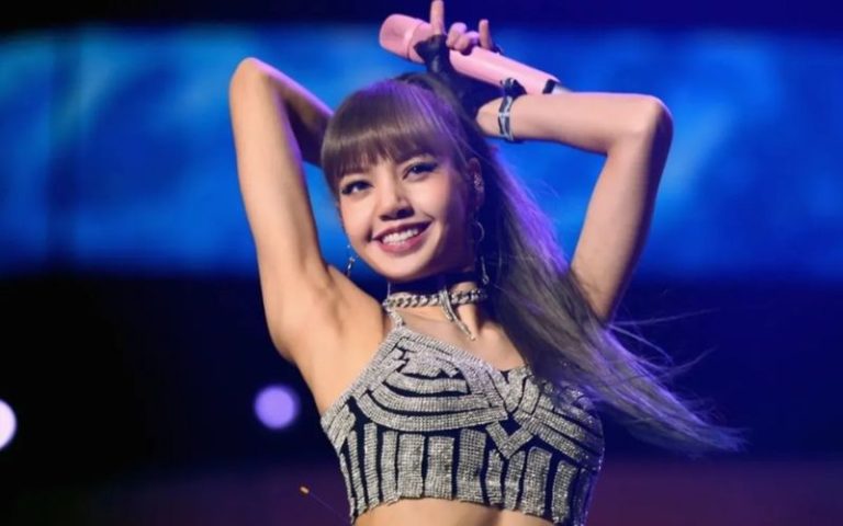 Lisa de BLACKPINK luce completamente espectacular con nuevo look ...