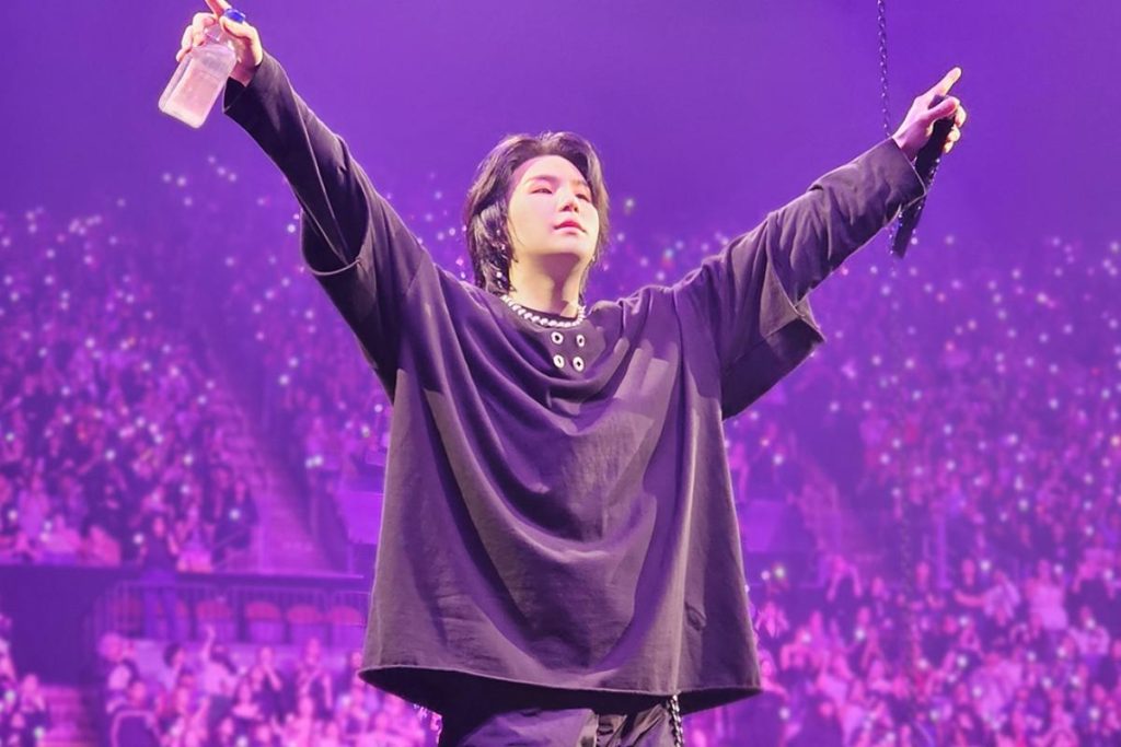 Min Yoongi (Suga) rinde homenaje a los miembros de BTS con tradicional ...