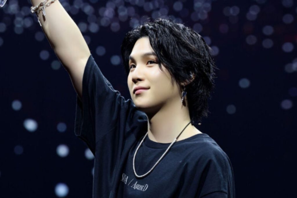 Min Yoongi (Suga) rinde homenaje a los miembros de BTS con tradicional ...
